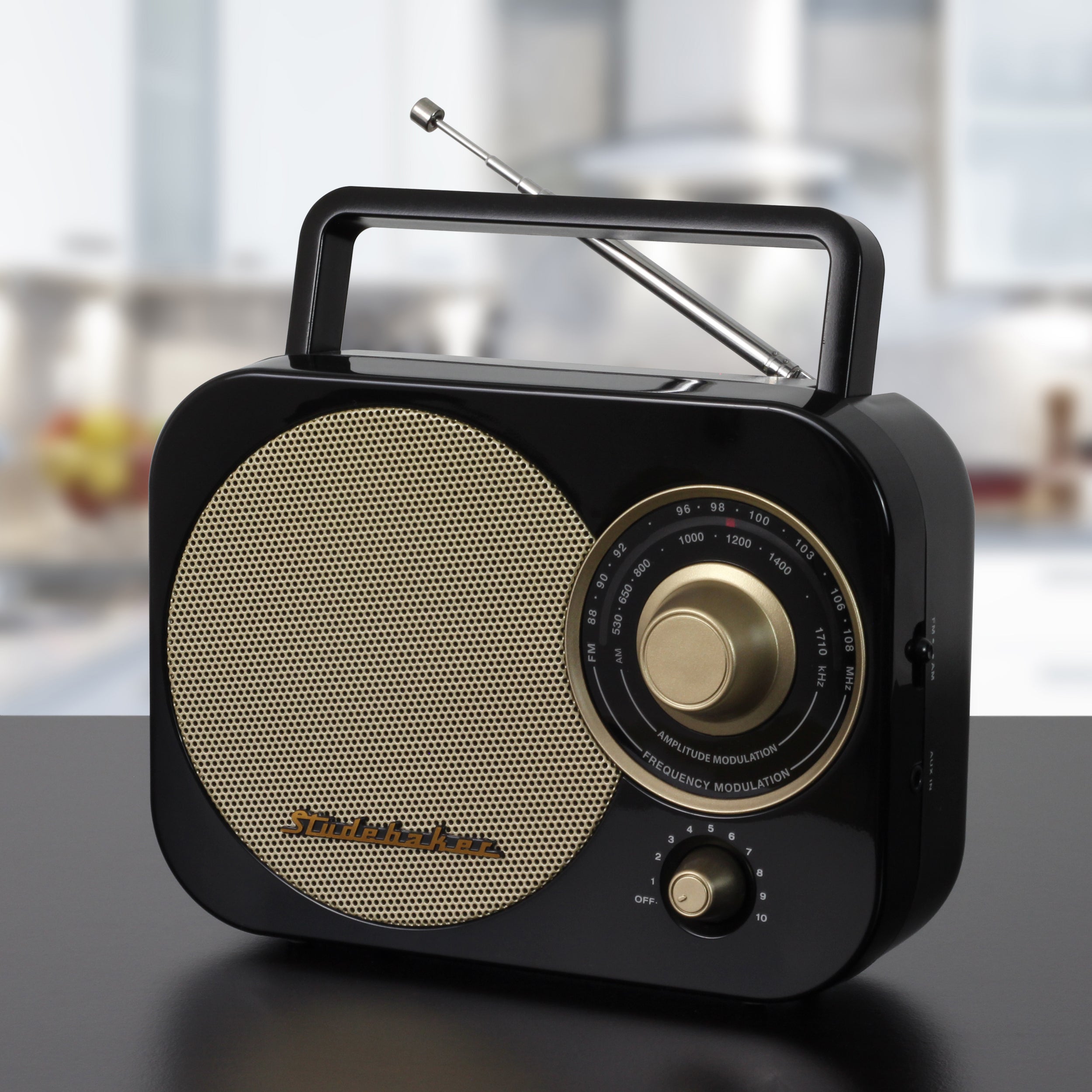 Studebaker 80's Classic Retro Portable AM/FM Radio — MeTV Mall